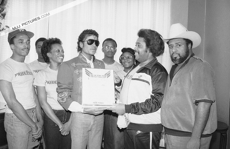 Michael Jackson remercié par la Pride Patrol du National Youth Movement ...